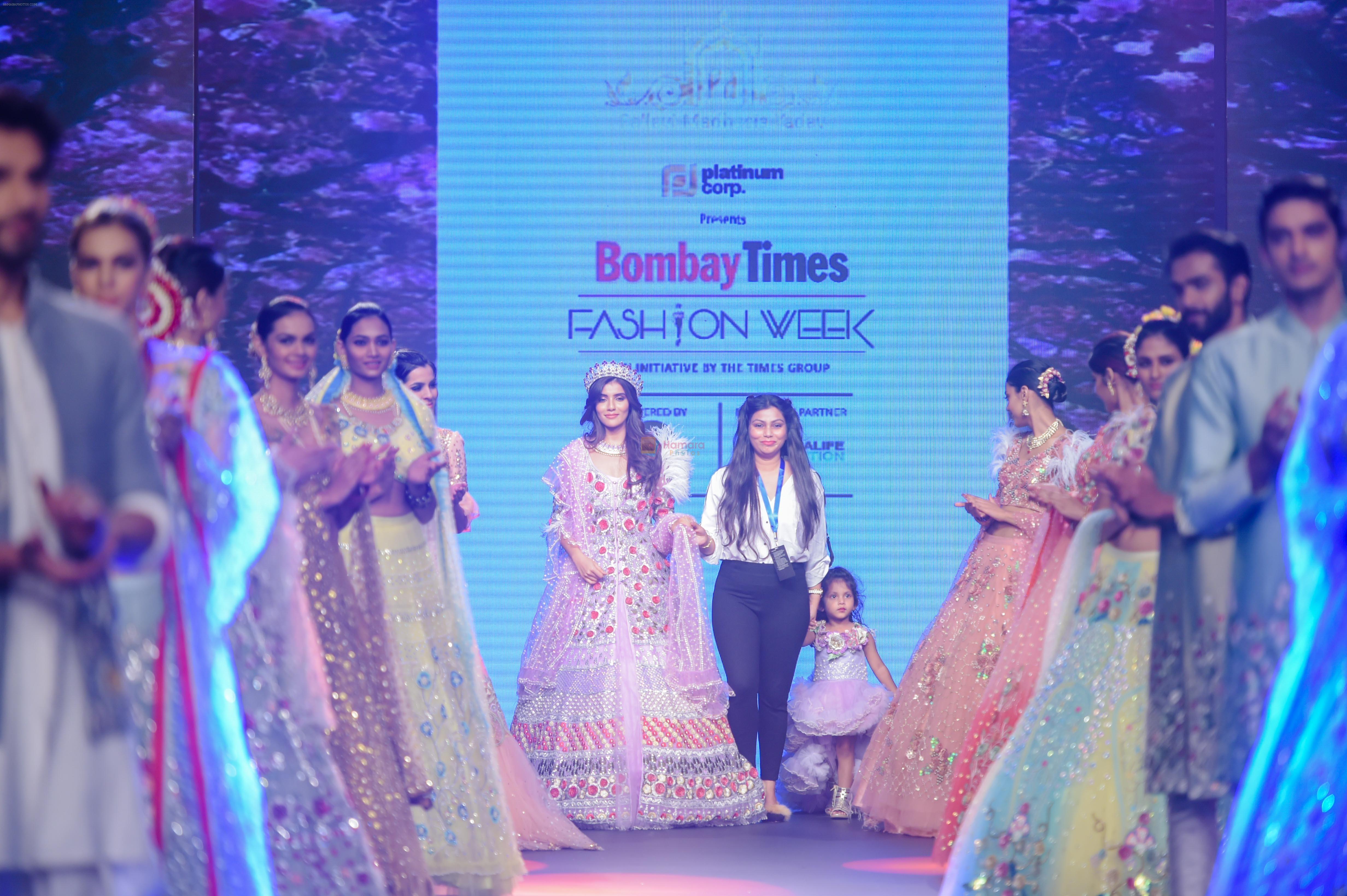 Vartika Singh walk the ramp for Pallavi Madhesia Yadav at BTFW 2018 on ...