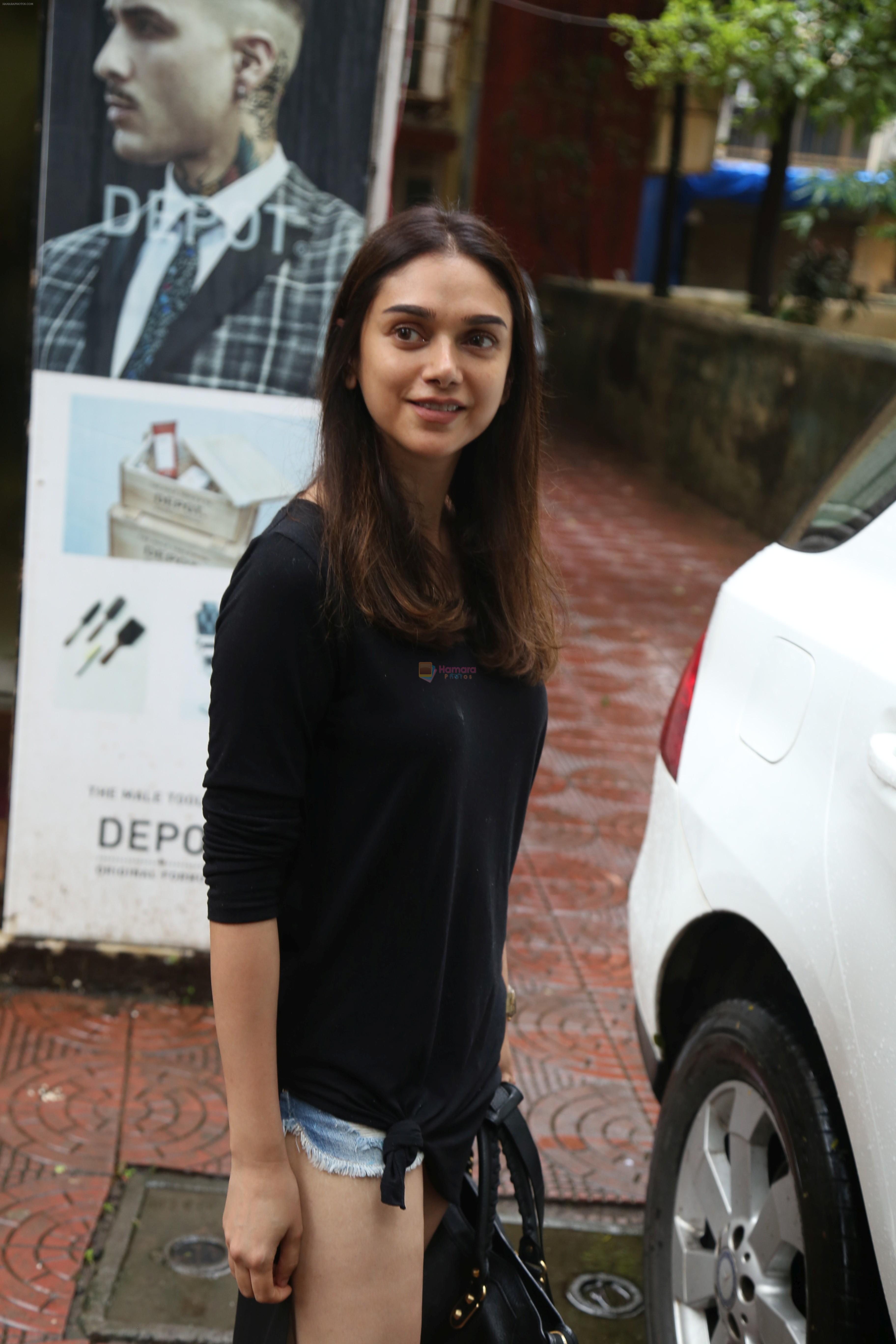 Aditi Rao Hydari, Ishaan Khattar spotted at Bandra on 4th July 2019 ...