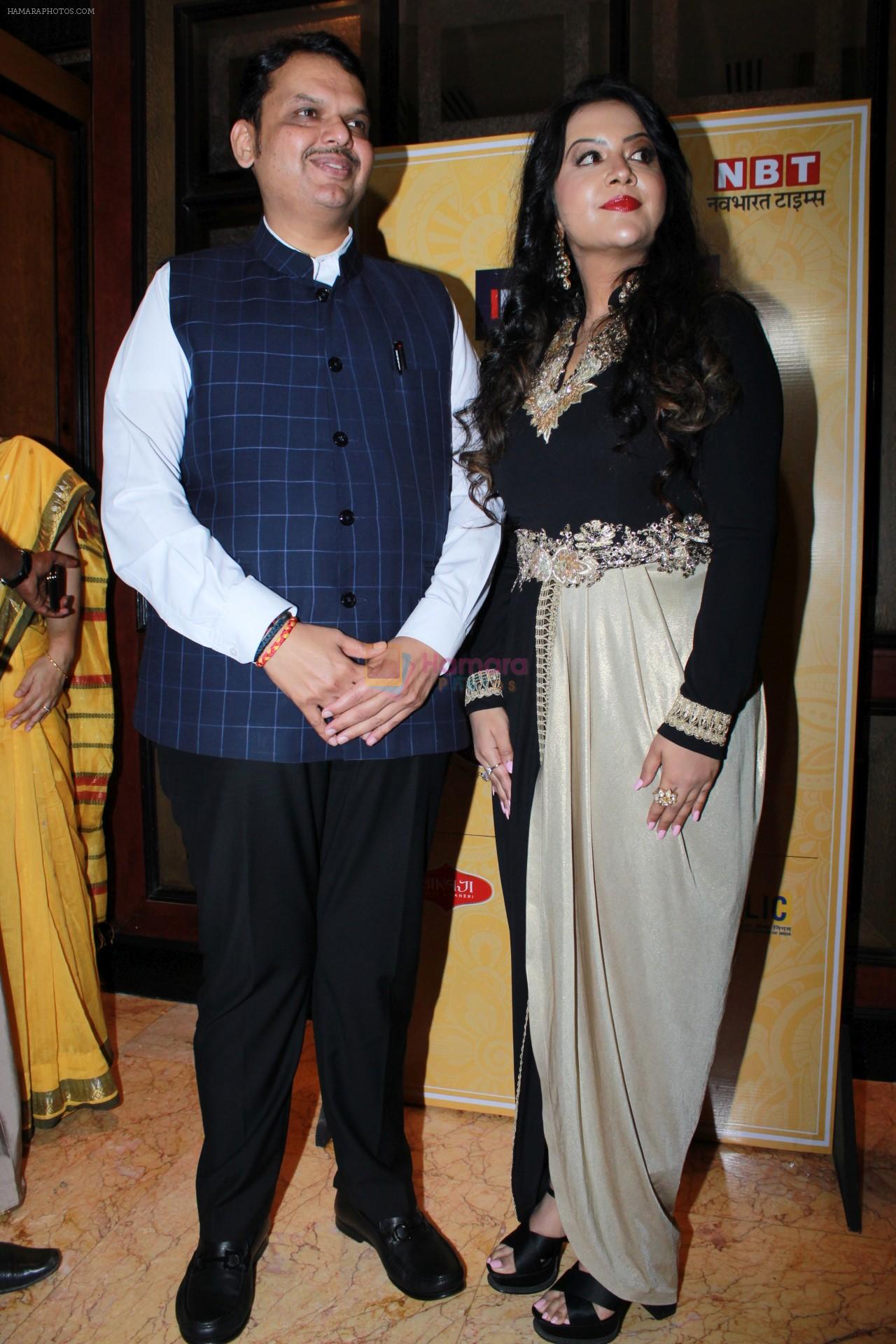 CM Devendra Fadnavis with wife Amruta Fadnavis at the red carpet of NBT ...