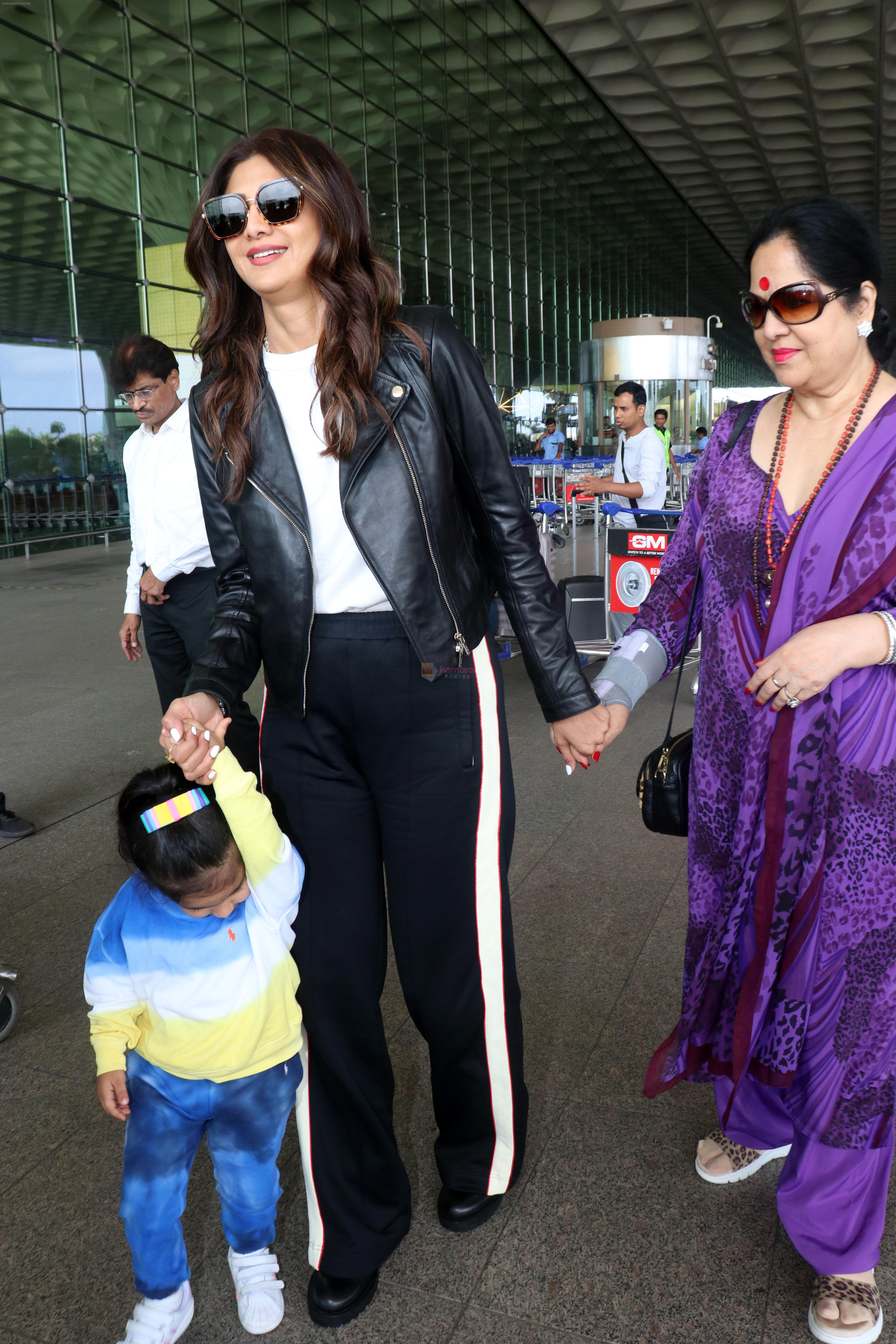 Shilpa Shetty Kundra with daughter Samisha and mom Sunanda Shetty on 24 ...