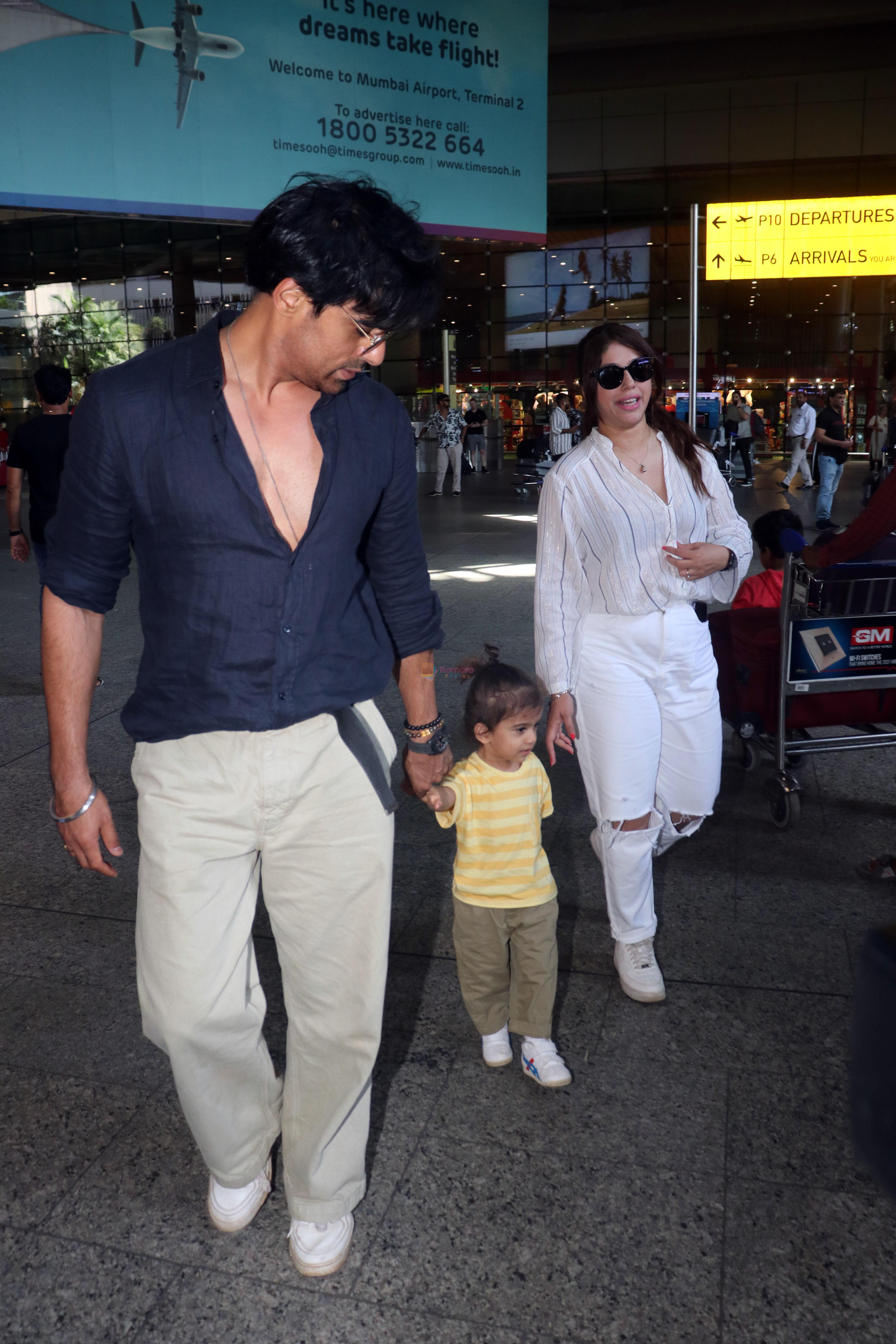 Addite Malik, Mohit Malik along with their child at the aiport on 20th ...