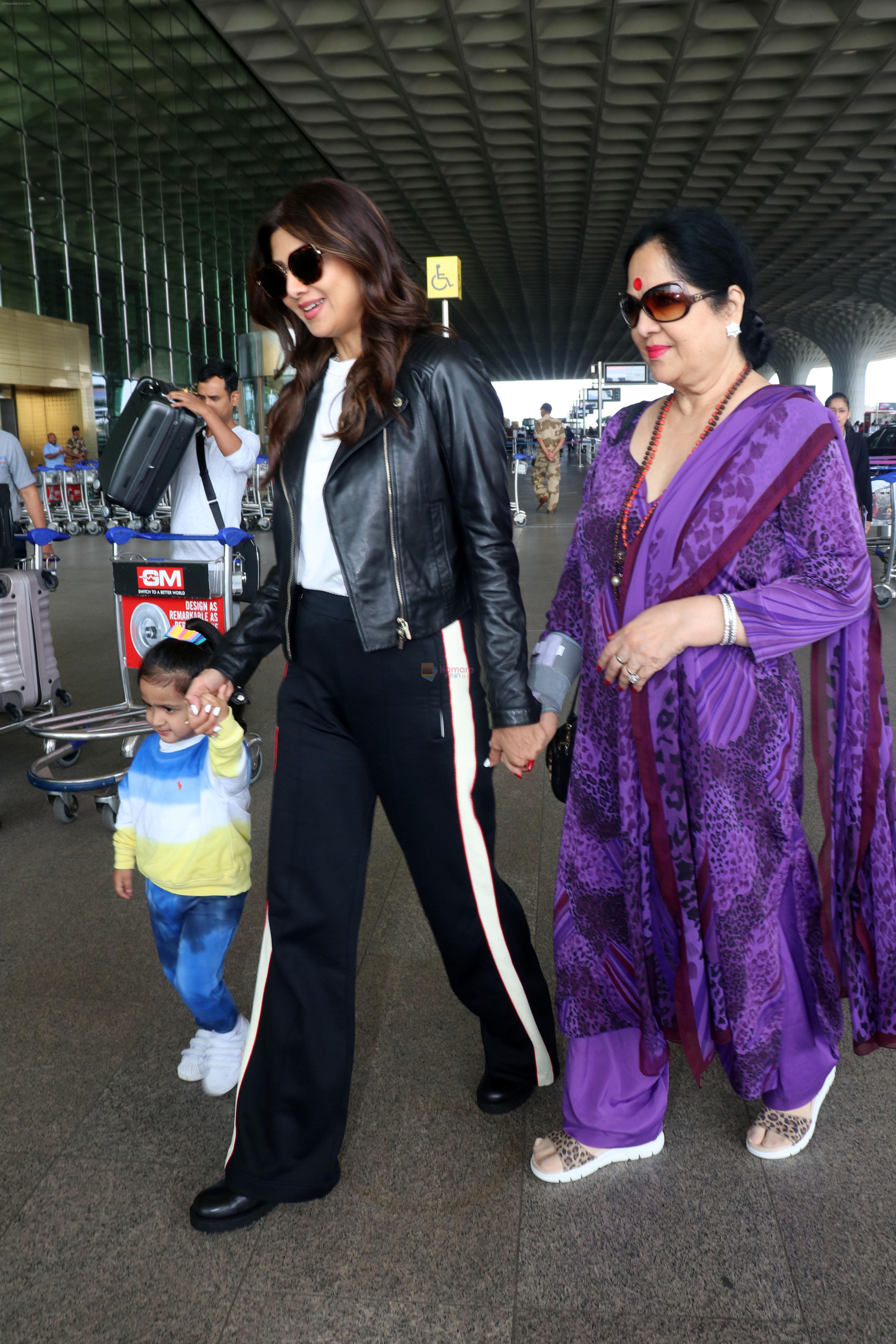 Shilpa Shetty Kundra with daughter Samisha and mom Sunanda Shetty on 24 ...