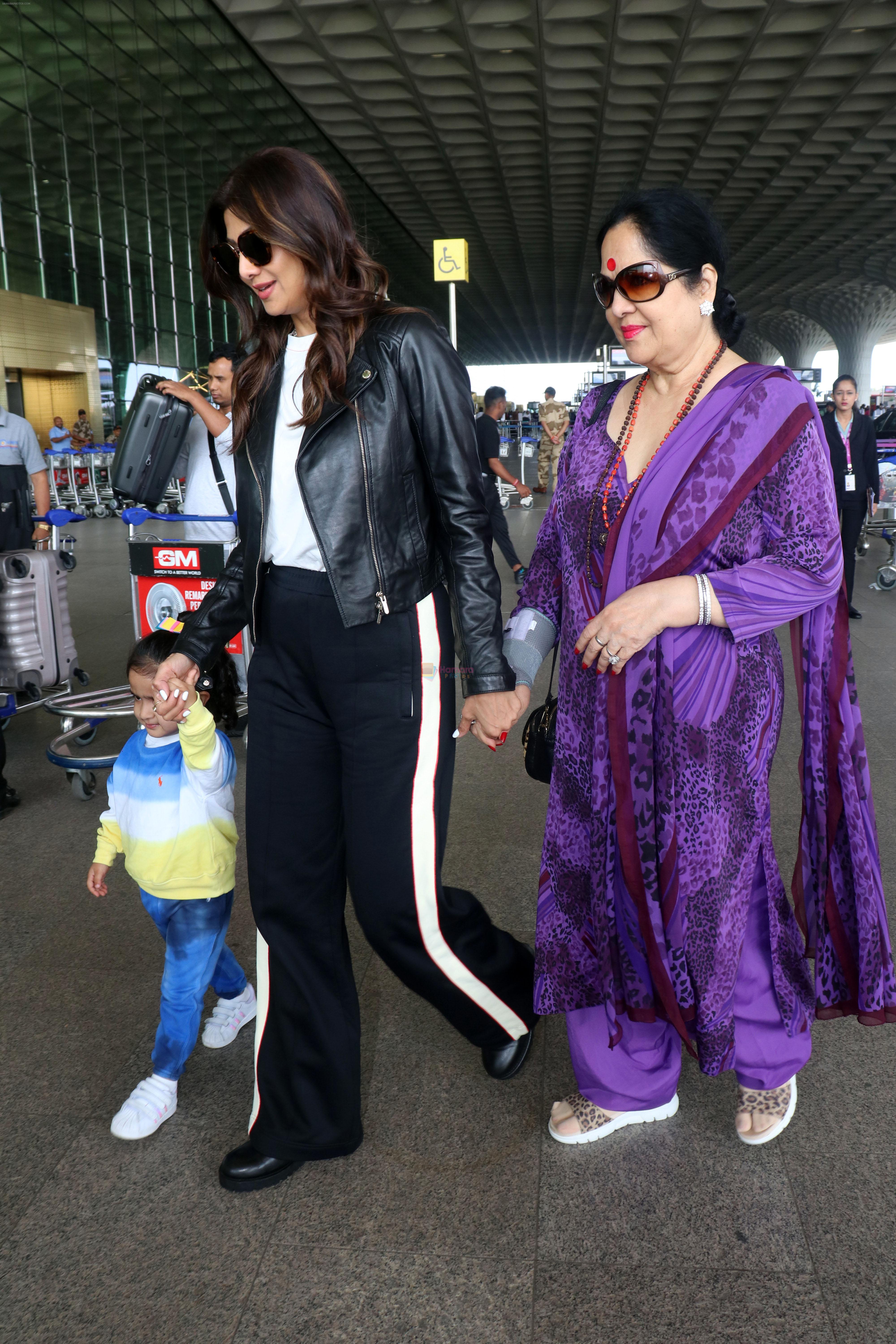 Shilpa Shetty Kundra with daughter Samisha and mom Sunanda Shetty on 24 ...