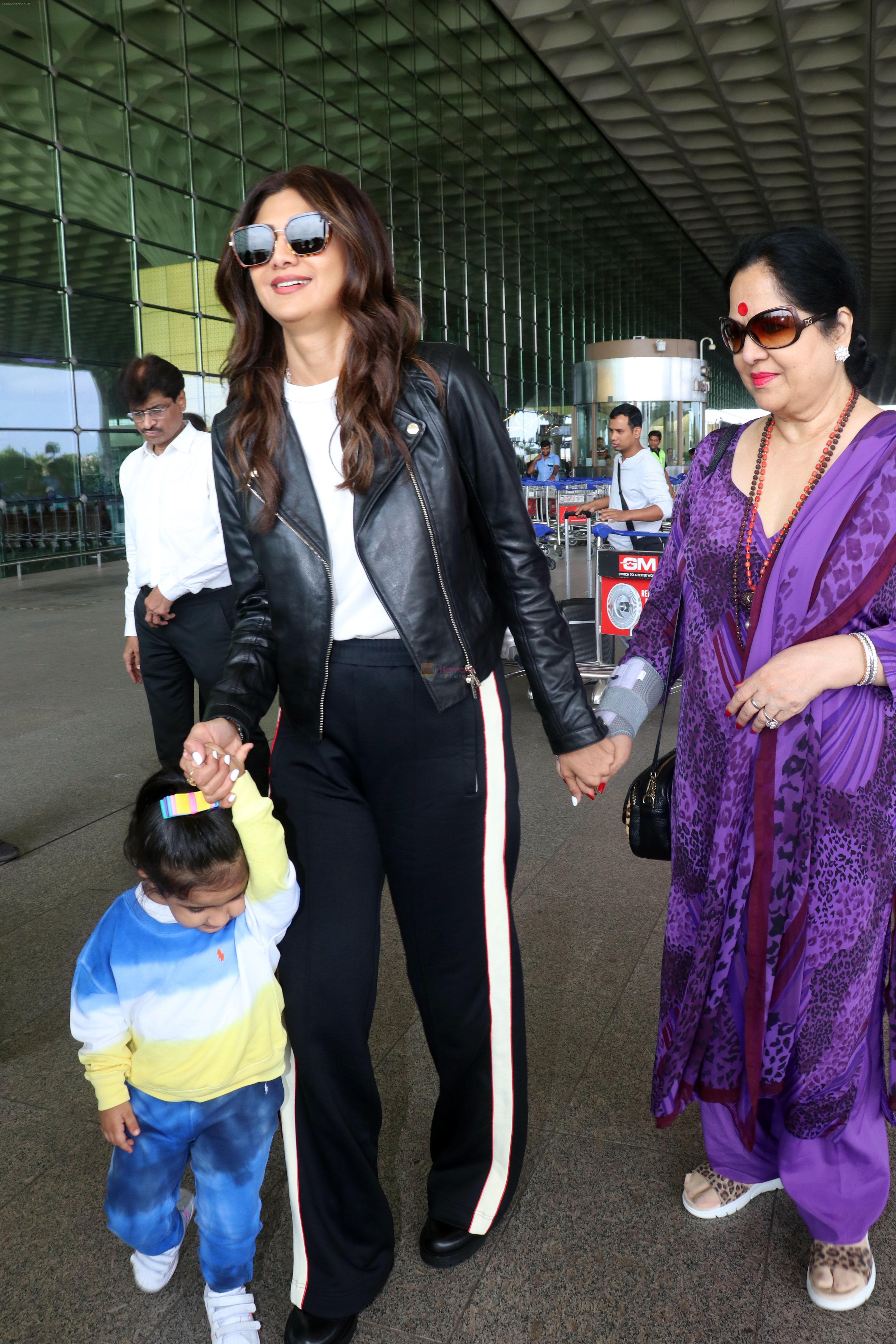 Shilpa Shetty Kundra with daughter Samisha and mom Sunanda Shetty on 24 ...