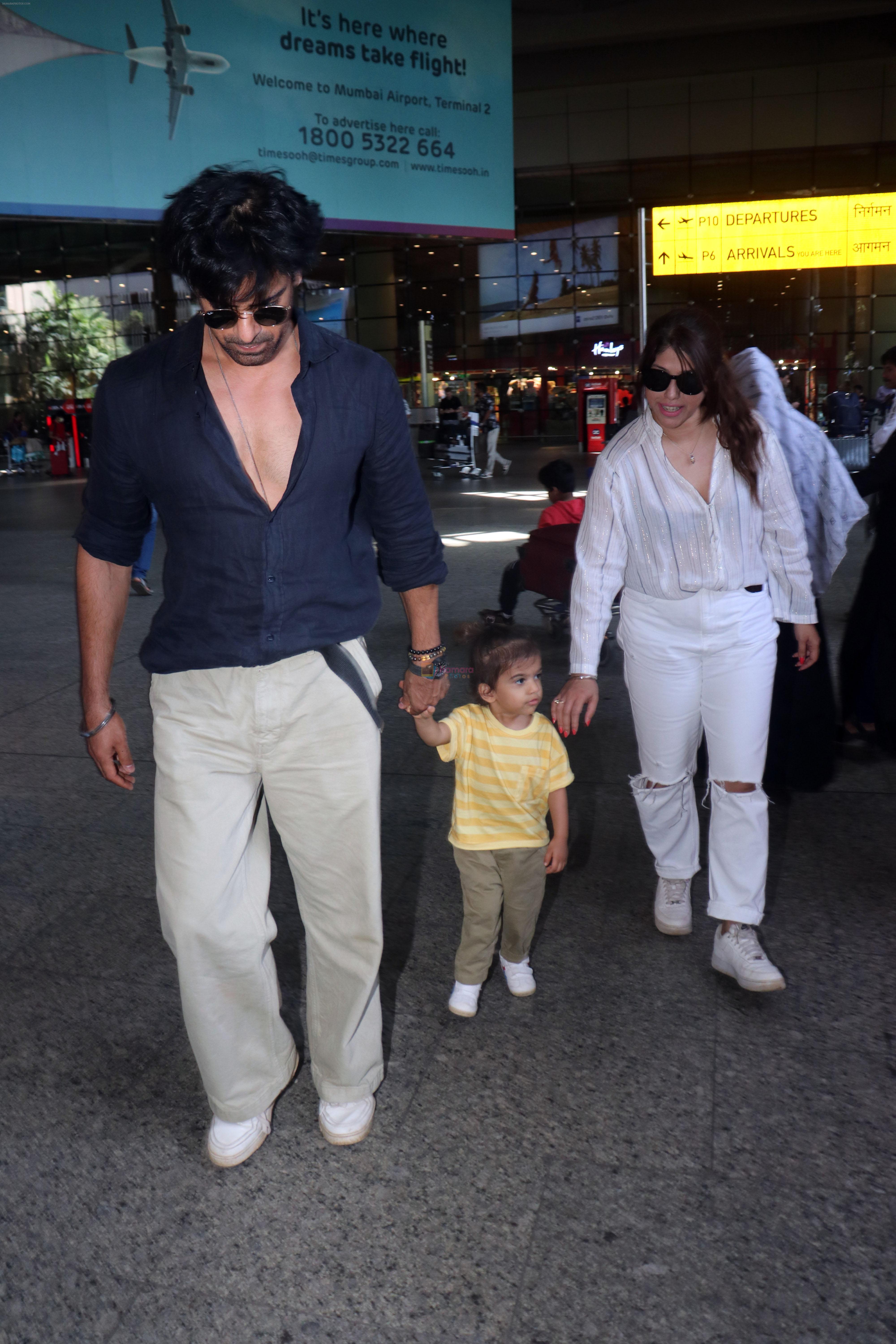 Addite Malik, Mohit Malik along with their child at the aiport on 20th ...