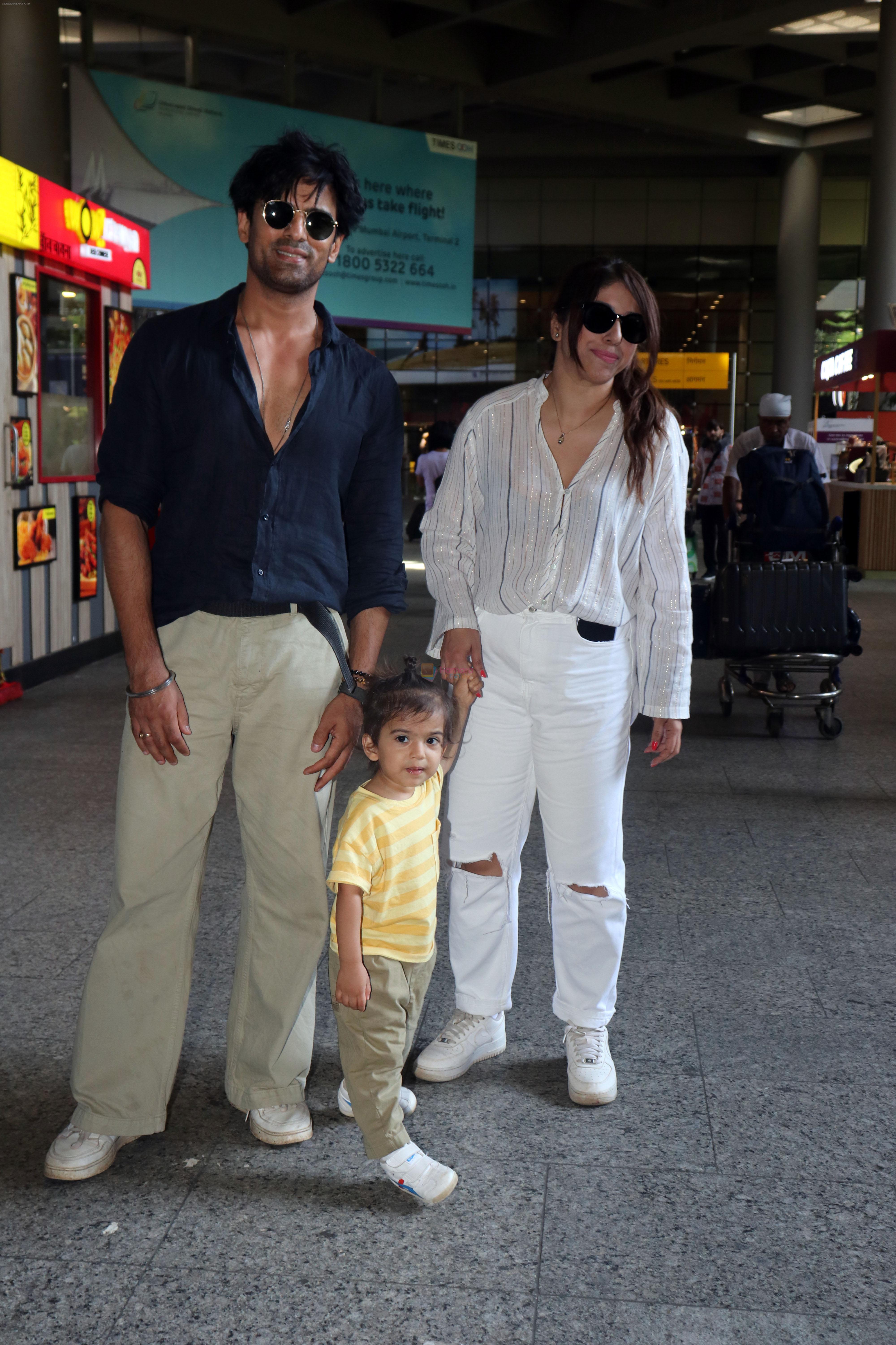Addite Malik, Mohit Malik along with their child at the aiport on 20th ...