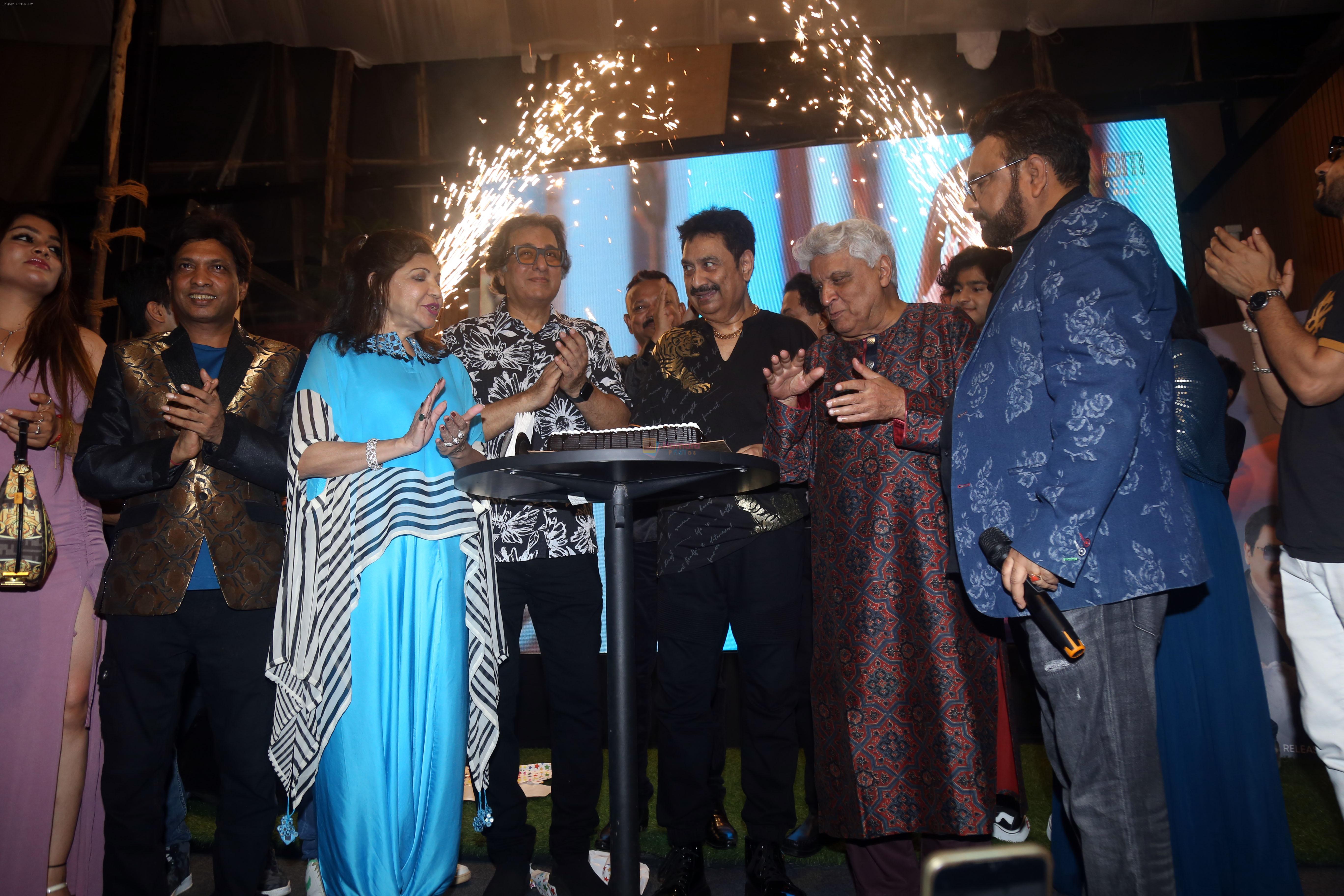 Alka Yagnik, Javed Akhtar, Kumar Sanu, Neeraj Mishra, Sunil Pal, Talat ...