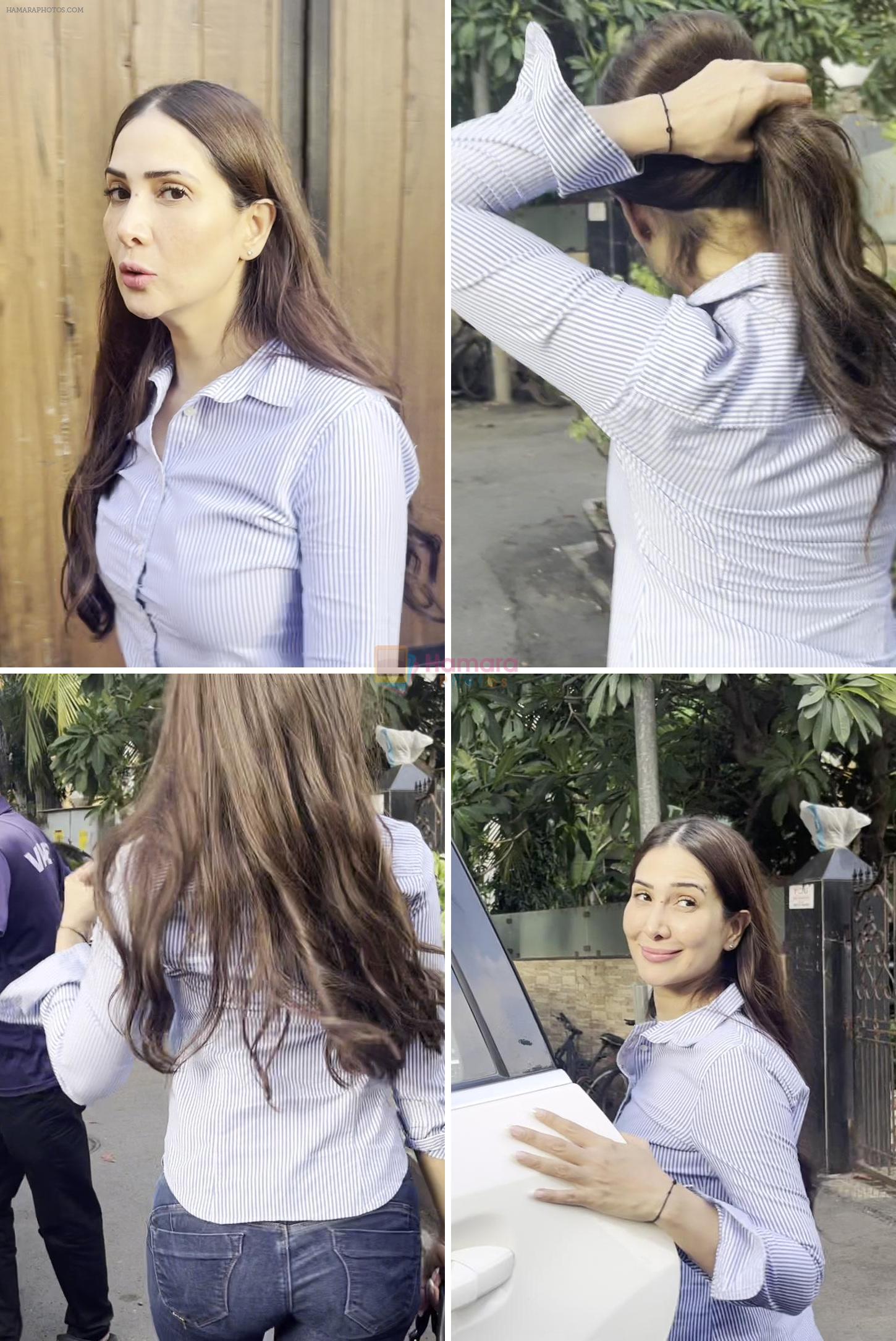 Kim Sharma Spotted In Juhu on 11th Sept 2023 / Kim Sharma - Bollywood ...