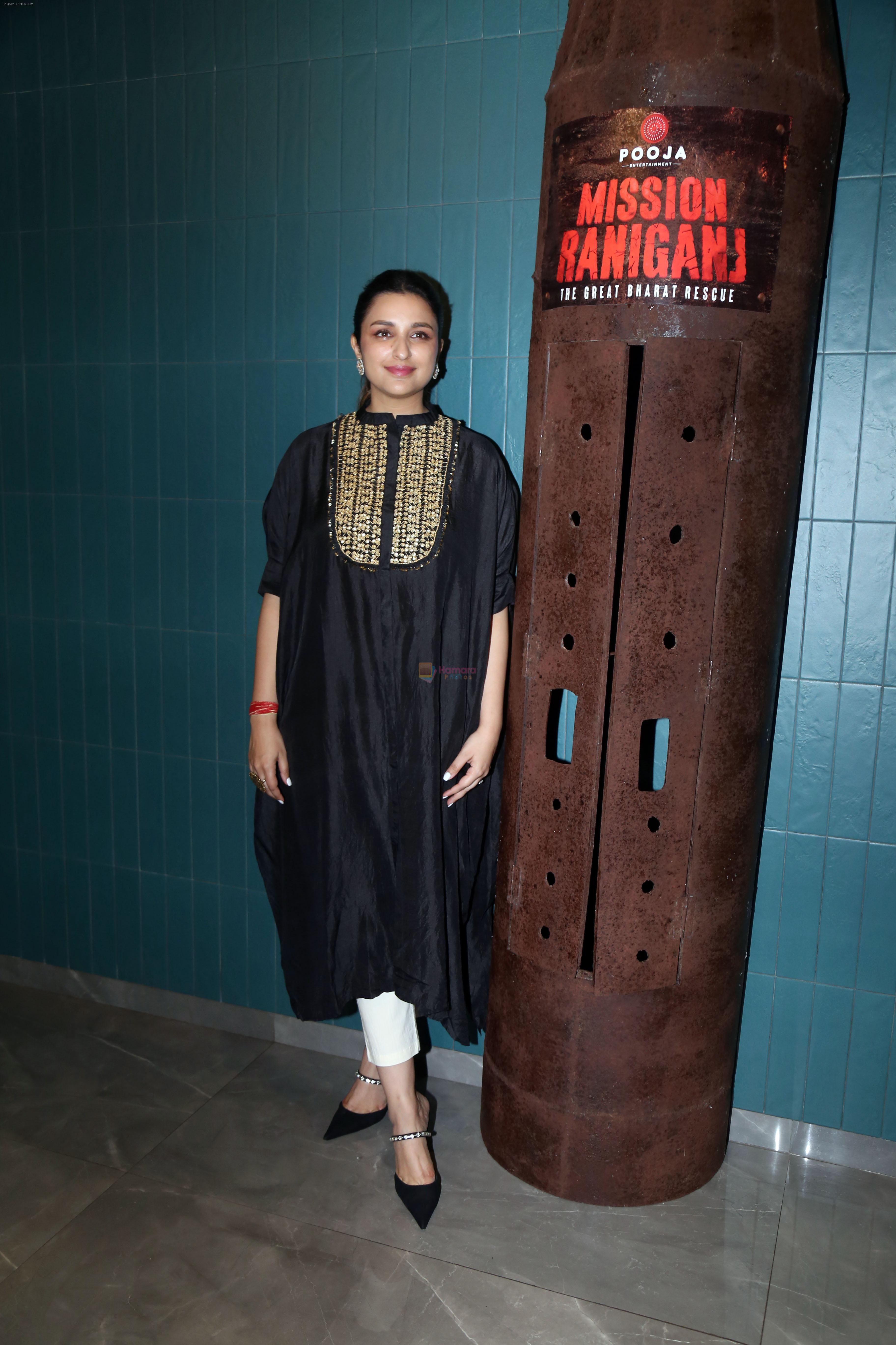 Parineeti Chopra posing for Mission Raniganj film promo at Pooja ...