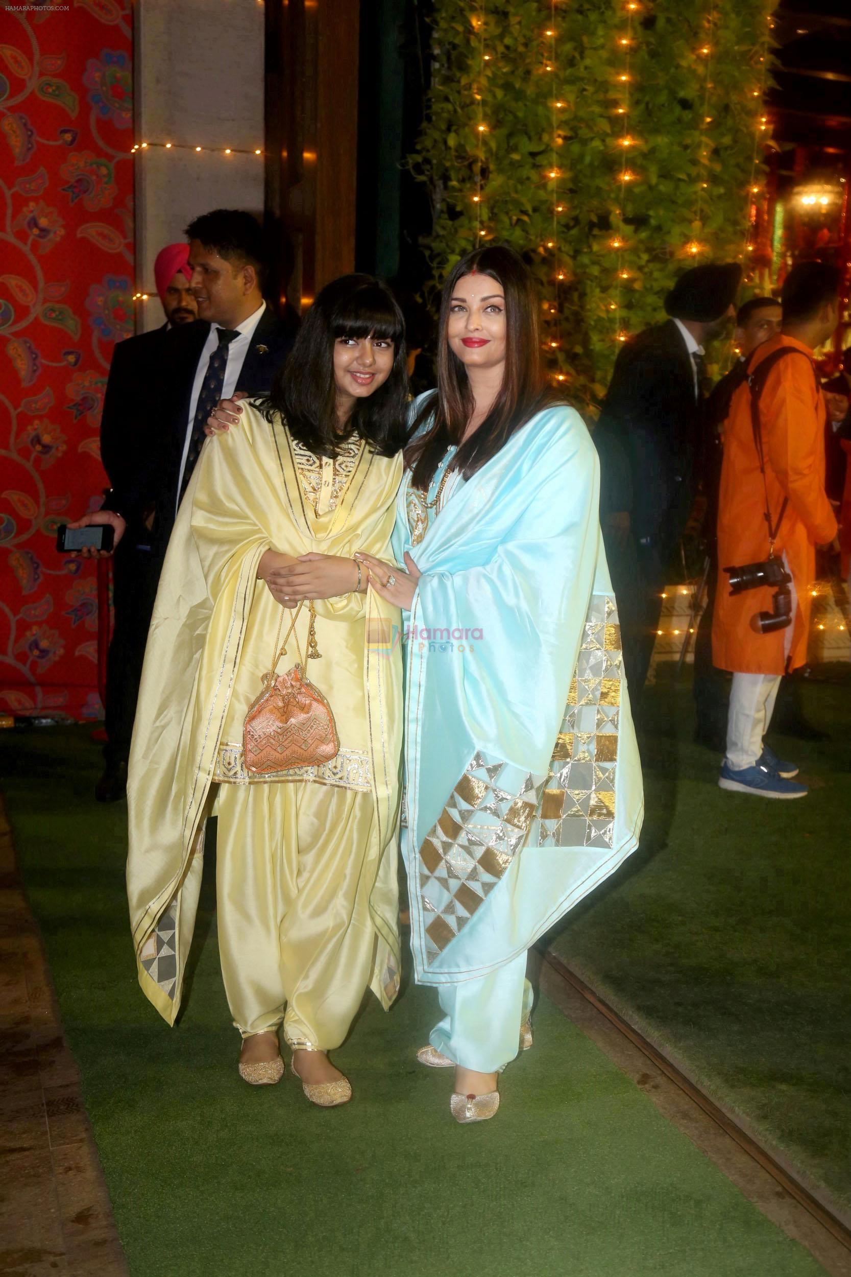 Aaradhya Rai Bachchan, Aishwarya Rai Bachchan at Ambani House Antilia ...