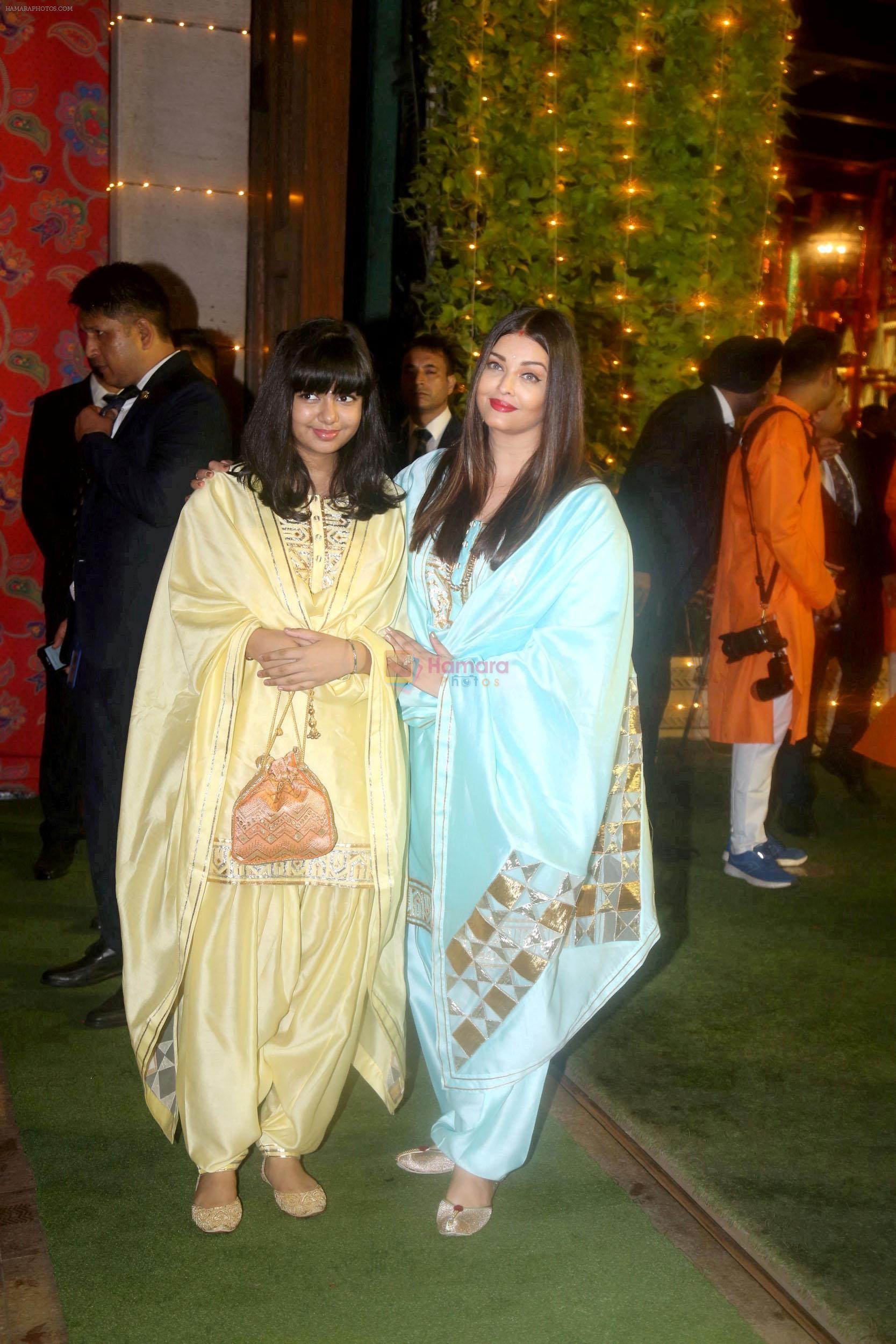 Aaradhya Rai Bachchan, Aishwarya Rai Bachchan at Ambani House Antilia ...