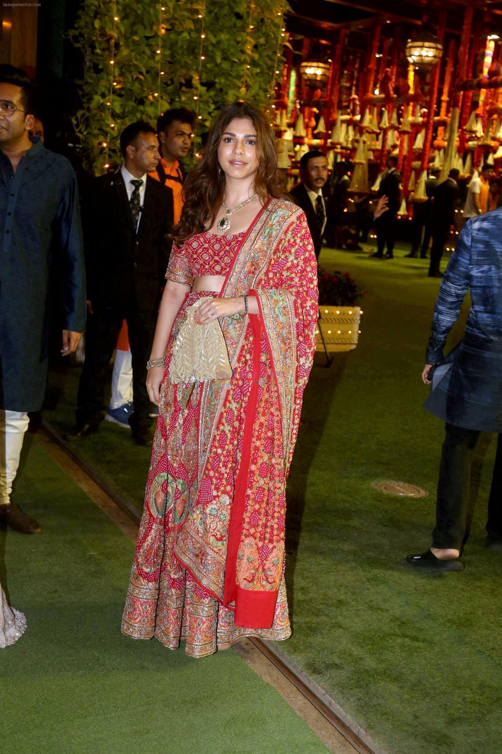 Sharmin Segal at Ambani House Antilia for Ganpati Darshan on 19th Sept ...
