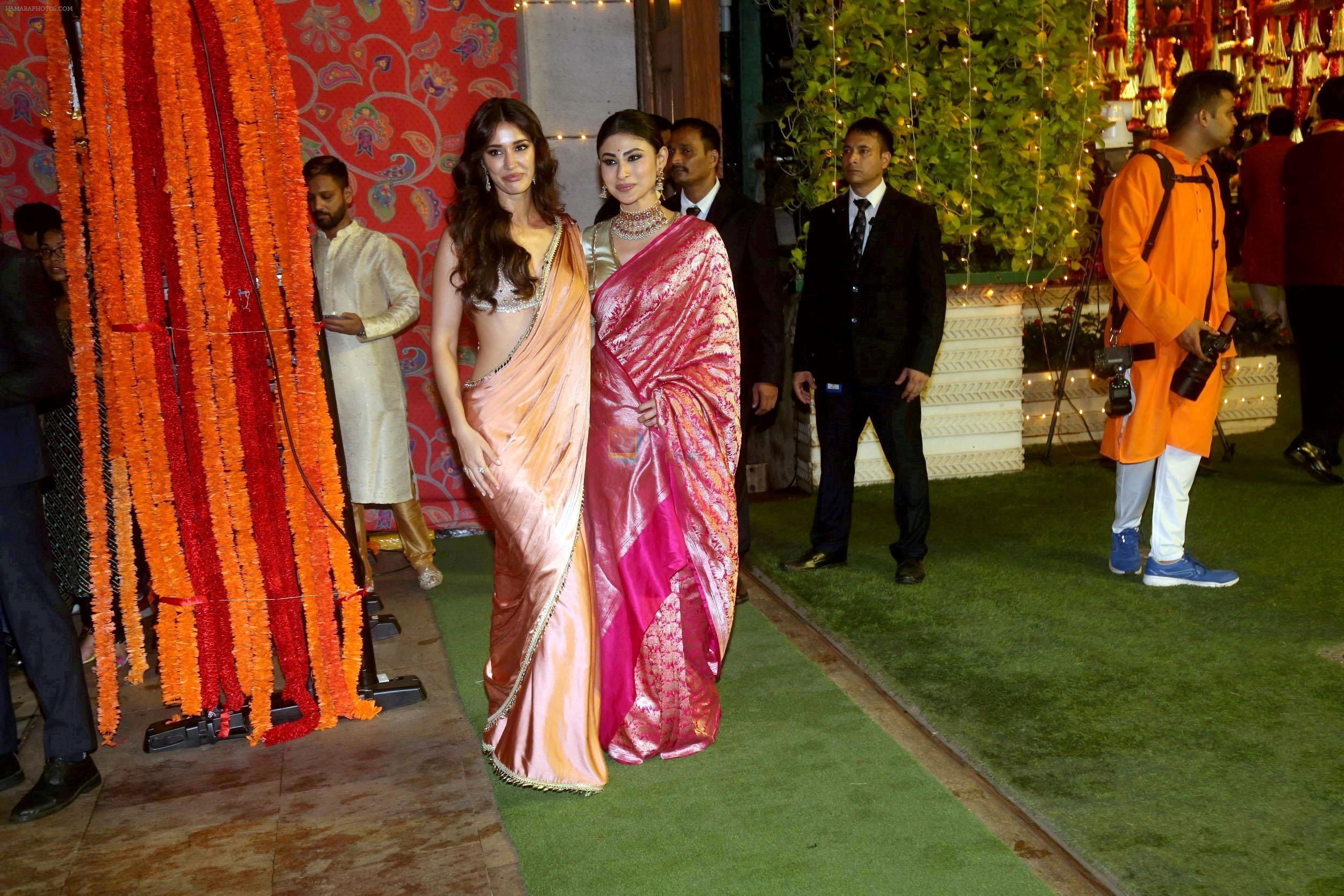 Disha Patani, Mouni Roy at Ambani House Antilia for Ganpati Darshan on ...