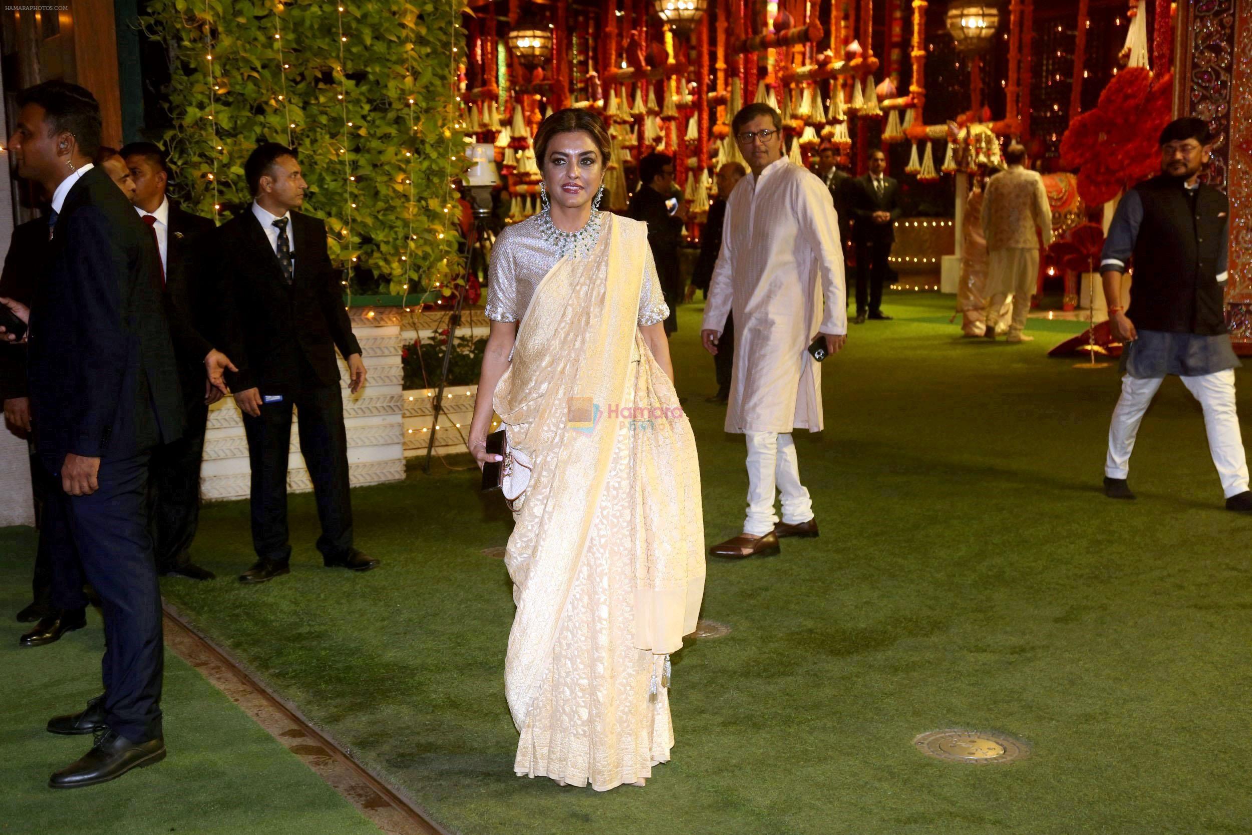 Chhaya Momaya at Ambani House Antilia for Ganpati Darshan on 19th Sept ...