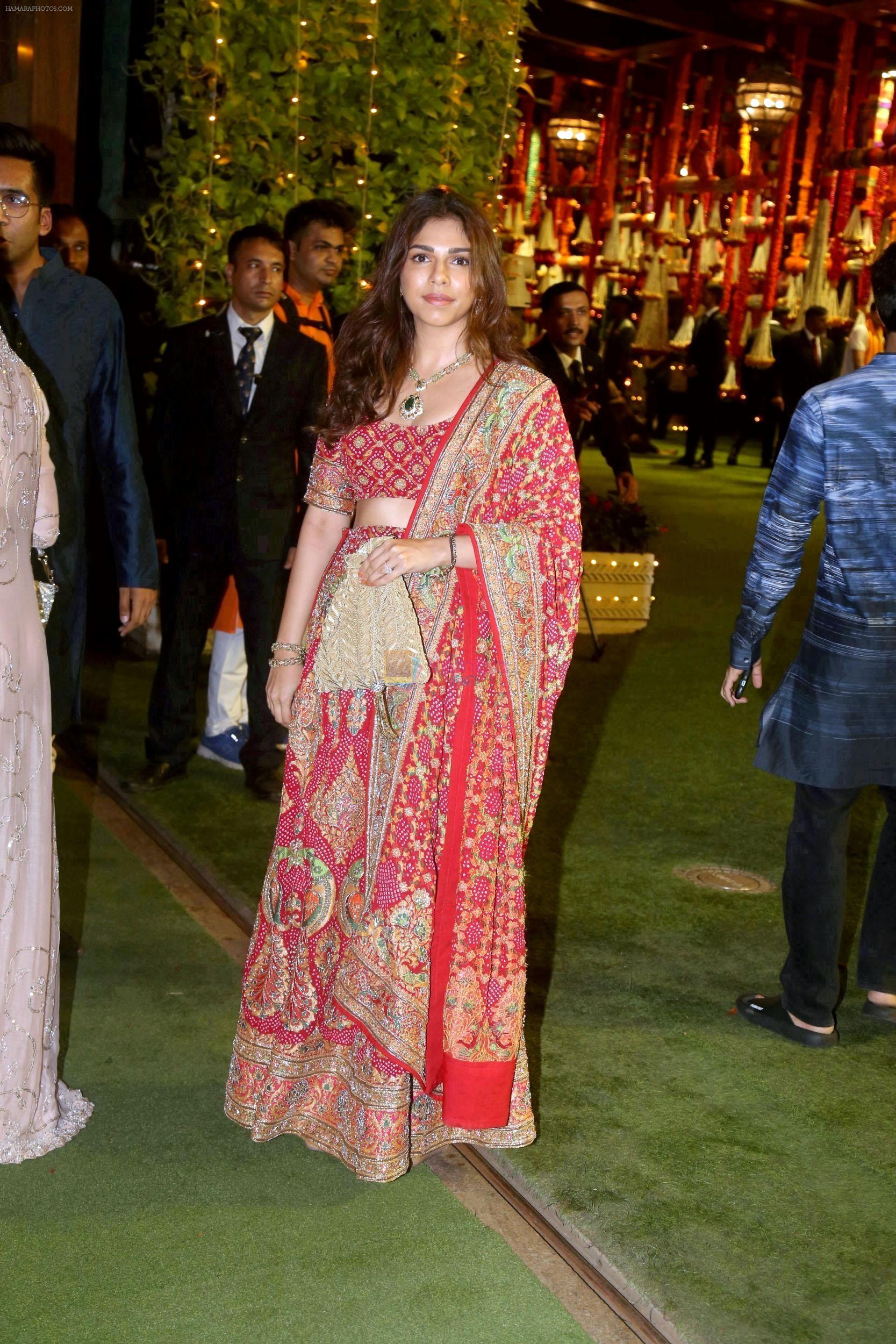 Sharmin Segal at Ambani House Antilia for Ganpati Darshan on 19th Sept ...