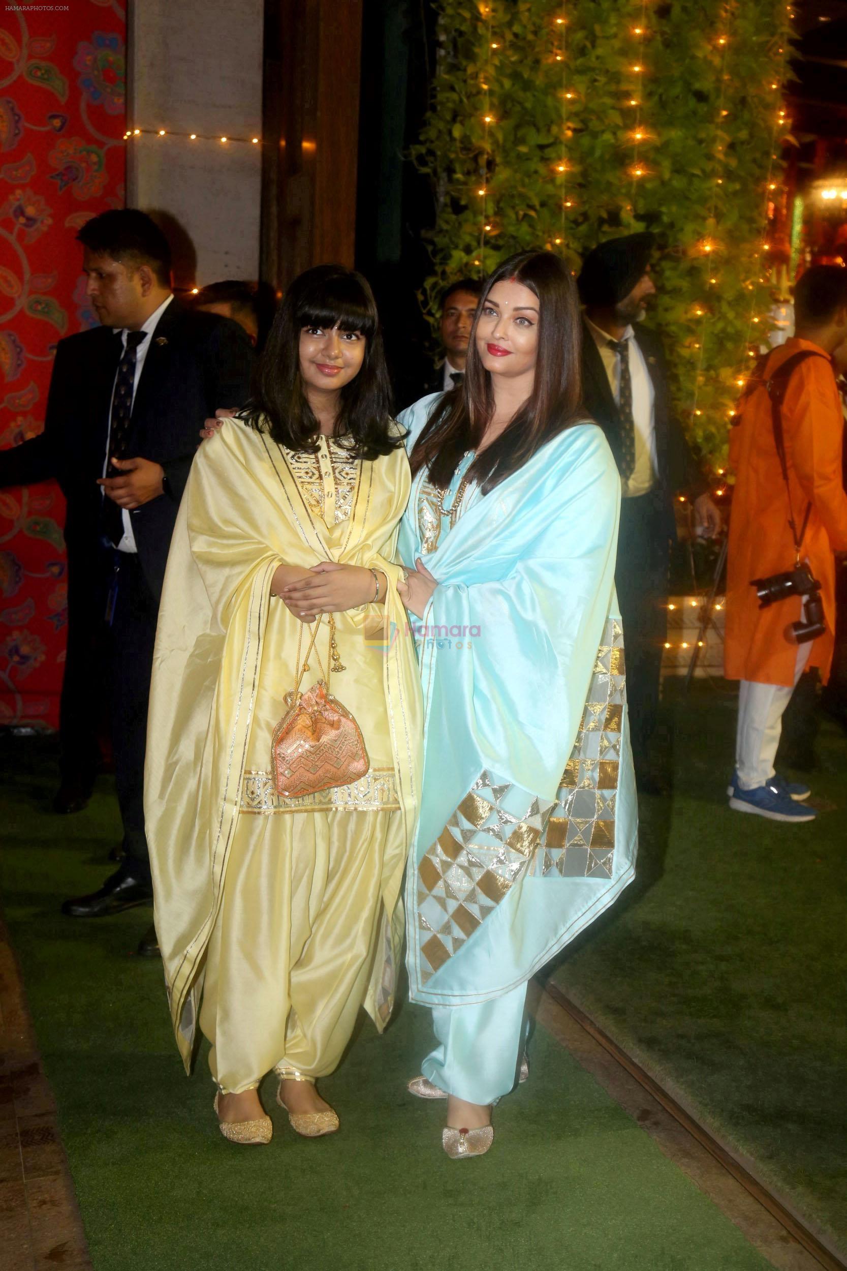 Aaradhya Rai Bachchan, Aishwarya Rai Bachchan at Ambani House Antilia ...