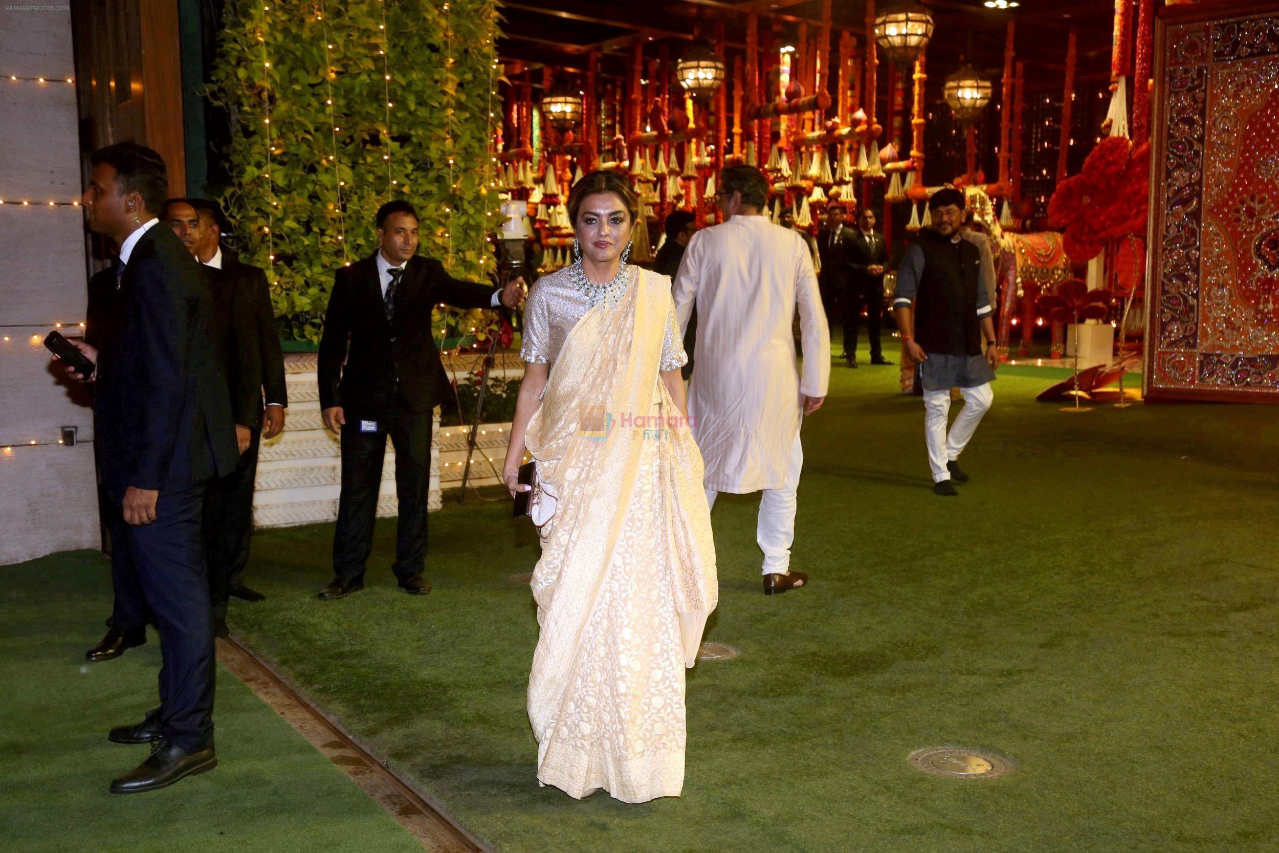 Chhaya Momaya at Ambani House Antilia for Ganpati Darshan on 19th Sept ...