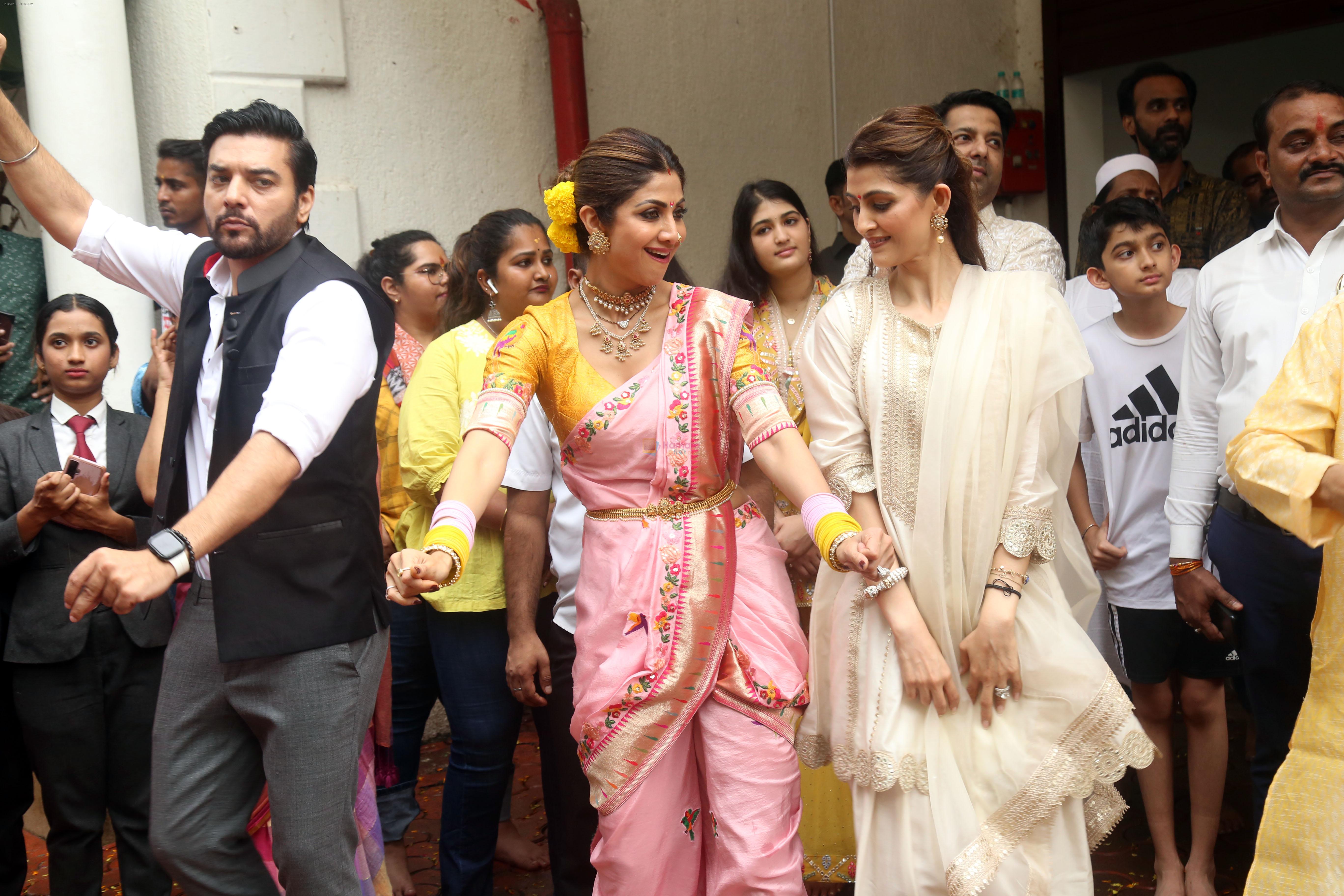 Akanksha Malhotra, Chaitanya Choudhry, Shilpa Shetty at Ganpati ...