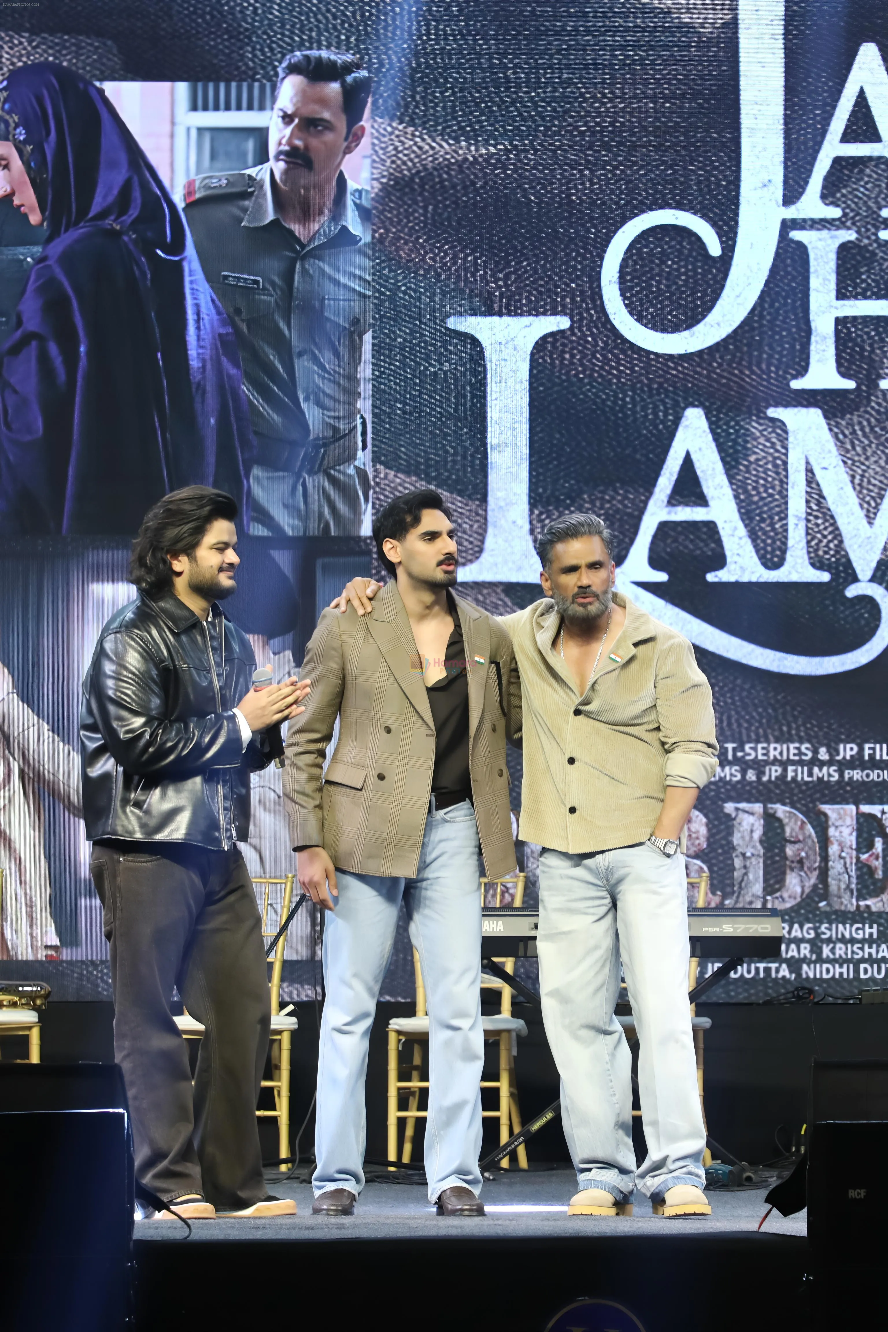Vishal Mishra, Varun Dhawan, Ahan Shetty, Suniel Shetty at Ae Jaate Hue ...