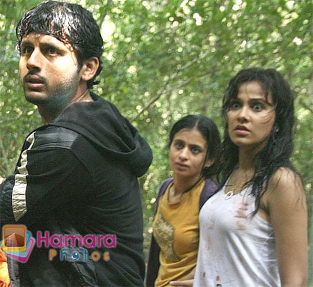 Movie Review: Agyaat