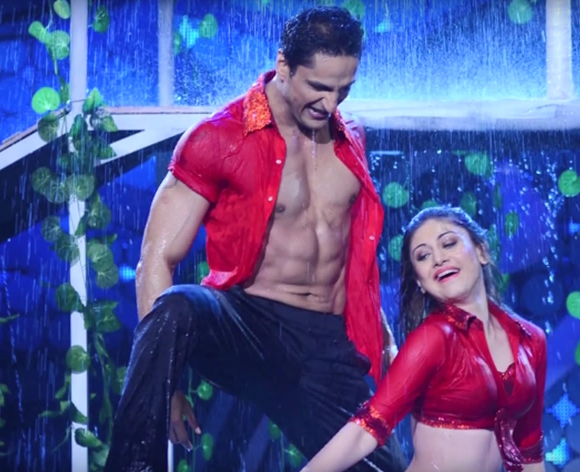 Acting with prosthetic is quite a challenge: Parag Tyagi