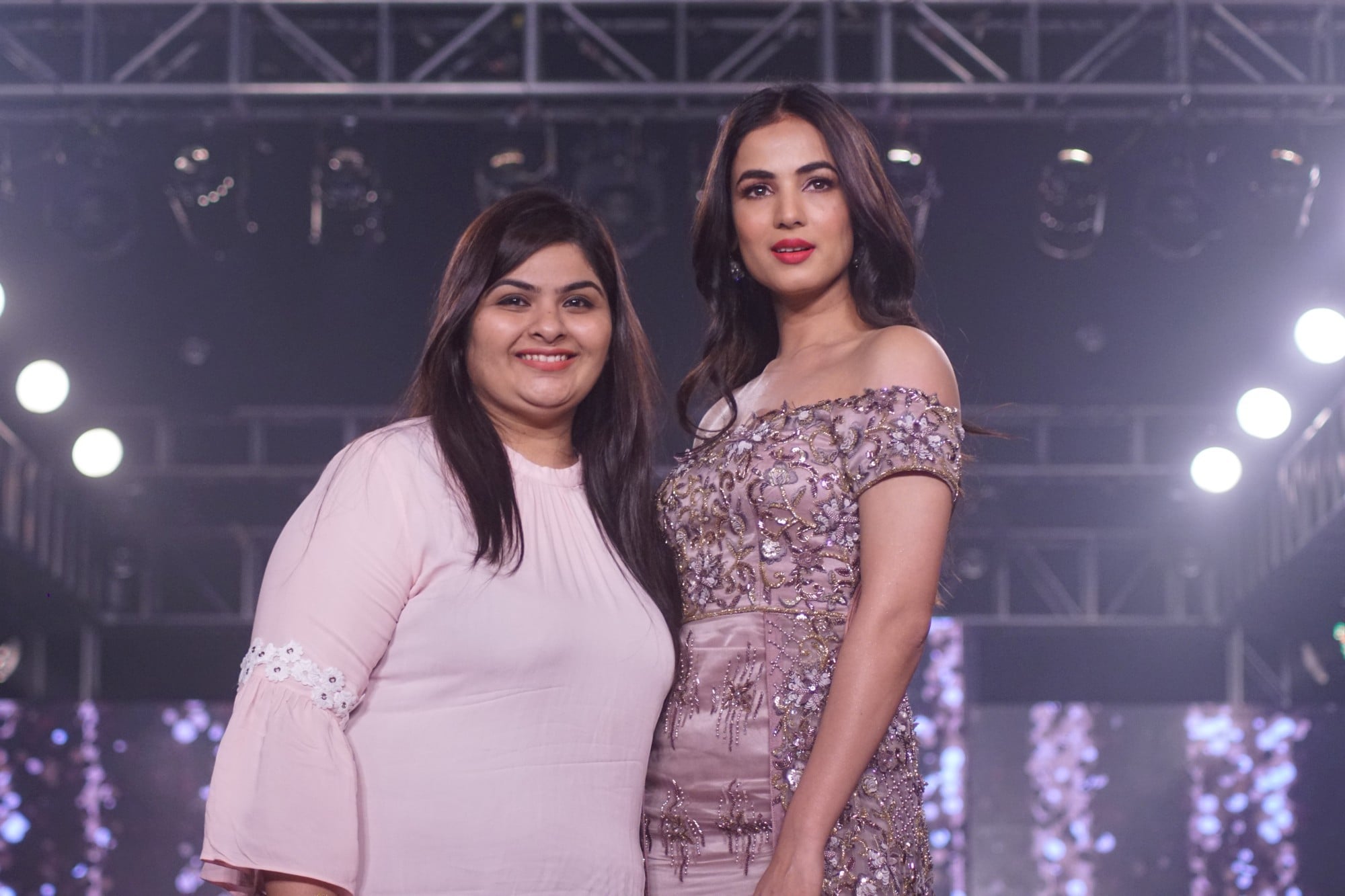 Sonal Chauhan Walk The Ramp As ShowStopper For Designer Sneha Parekh At ...