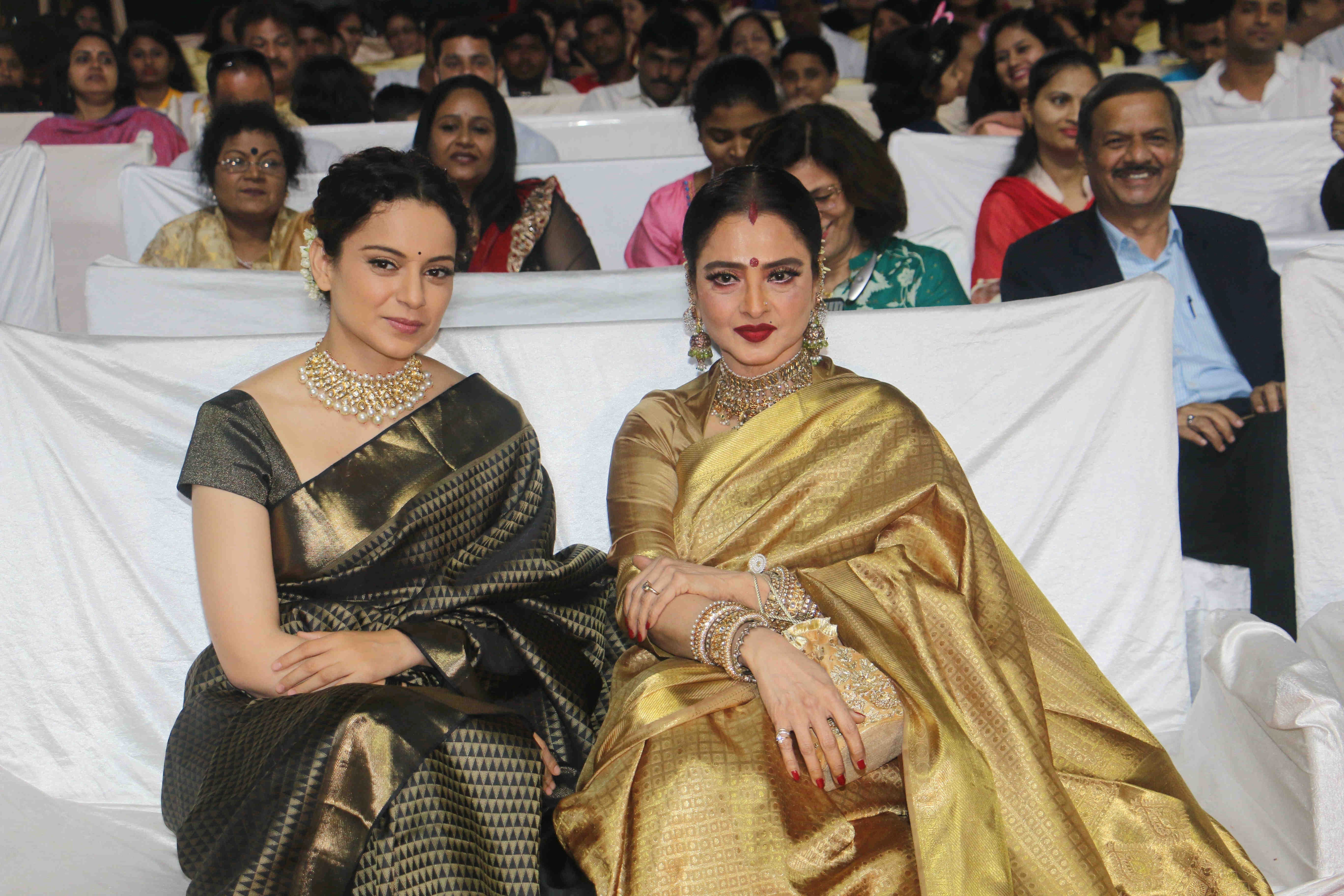 Sara, Kangana, Rekha, Jaya Prada, Helen At The Red Carpet Of Marathi ...