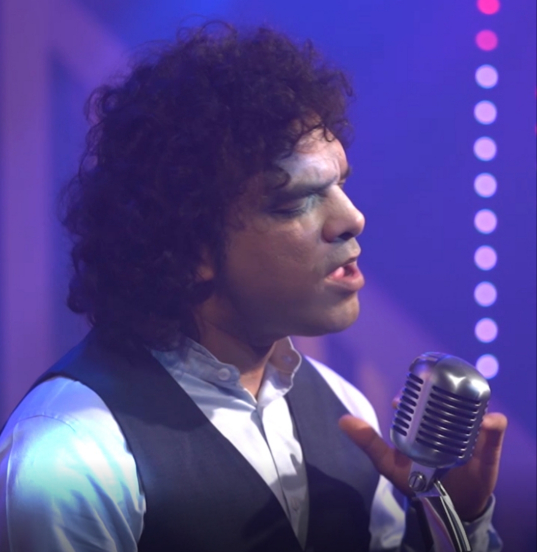 Rahul Batra, a modern day voice of singing legend Jagjit Singh croons ...