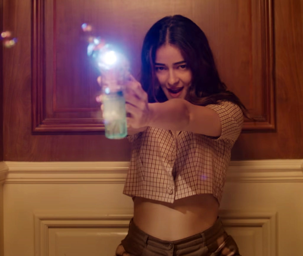 Ananya Panday Explores Social Media in 'Kho Gaye Hum Kahan