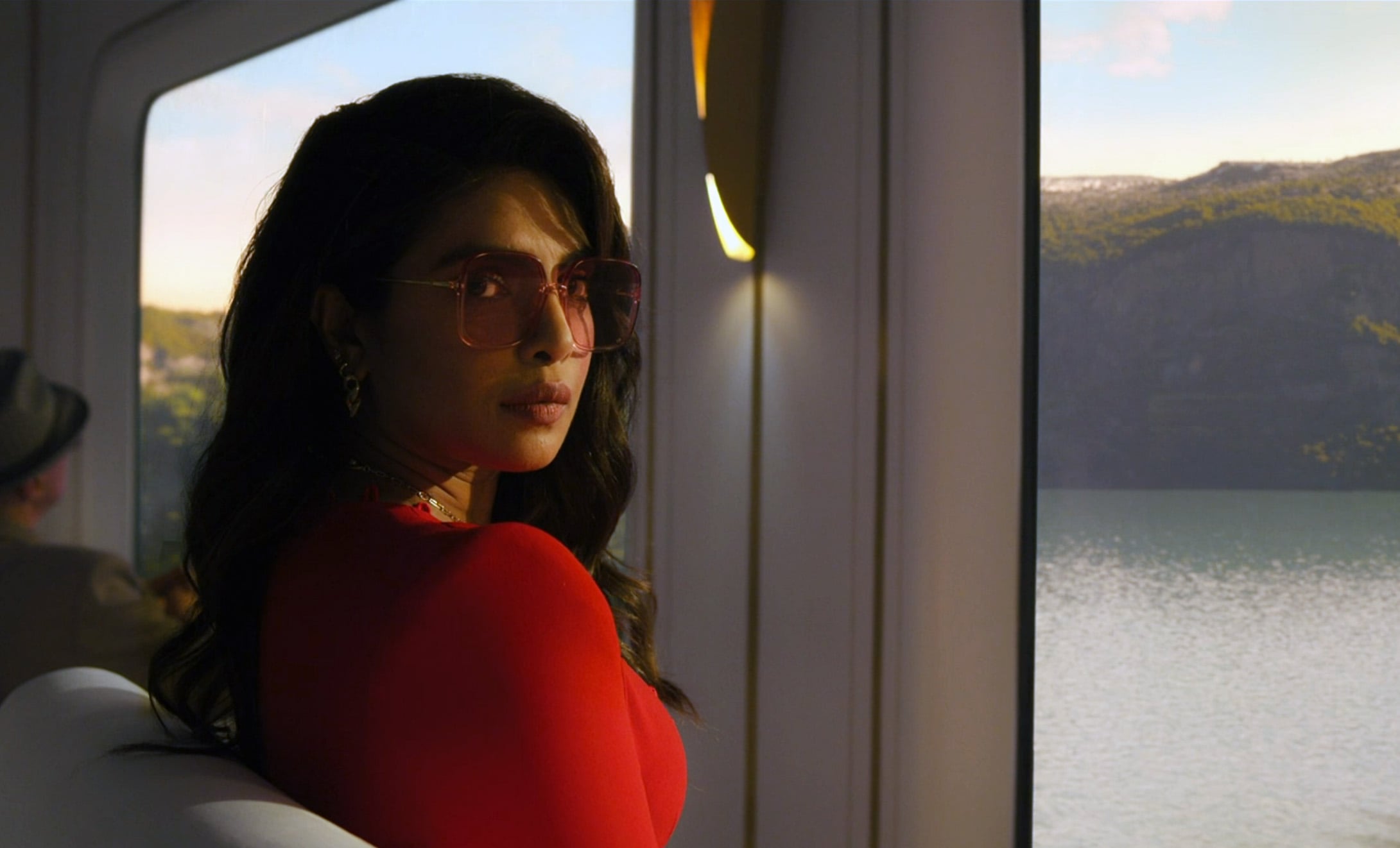 Priyanka Chopra and Richard Madden in Citadel S01E01