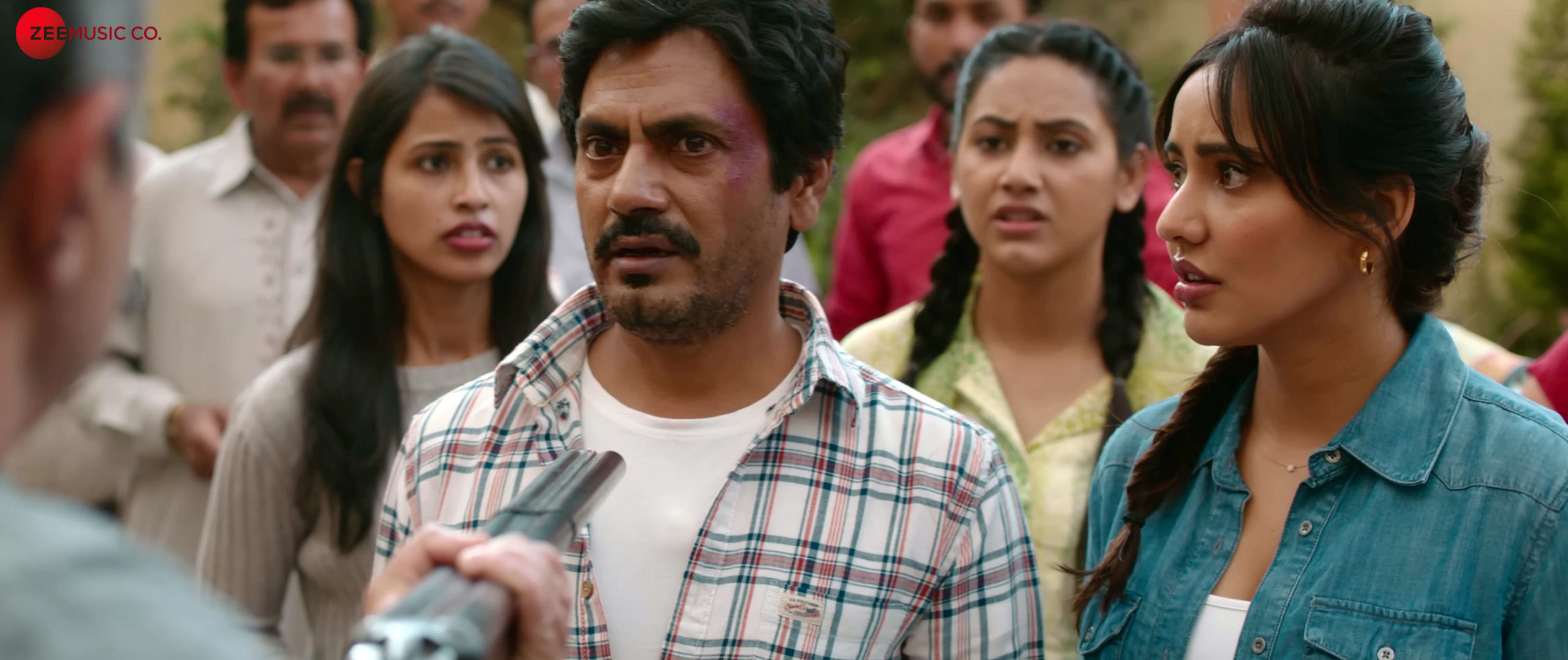 Jogira Sara Ra Ra: A Tale of Rustic Romance