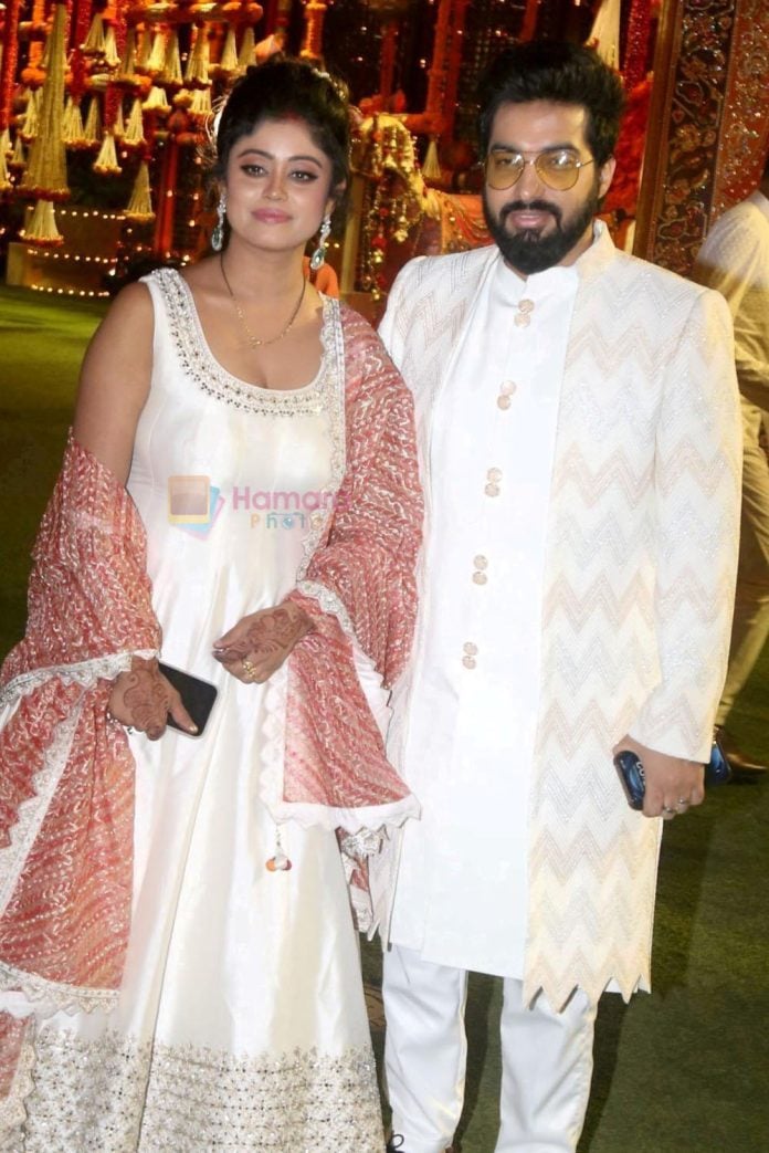 Parampara Thakur and Sachet Tandon visit for Ganpati Darshan