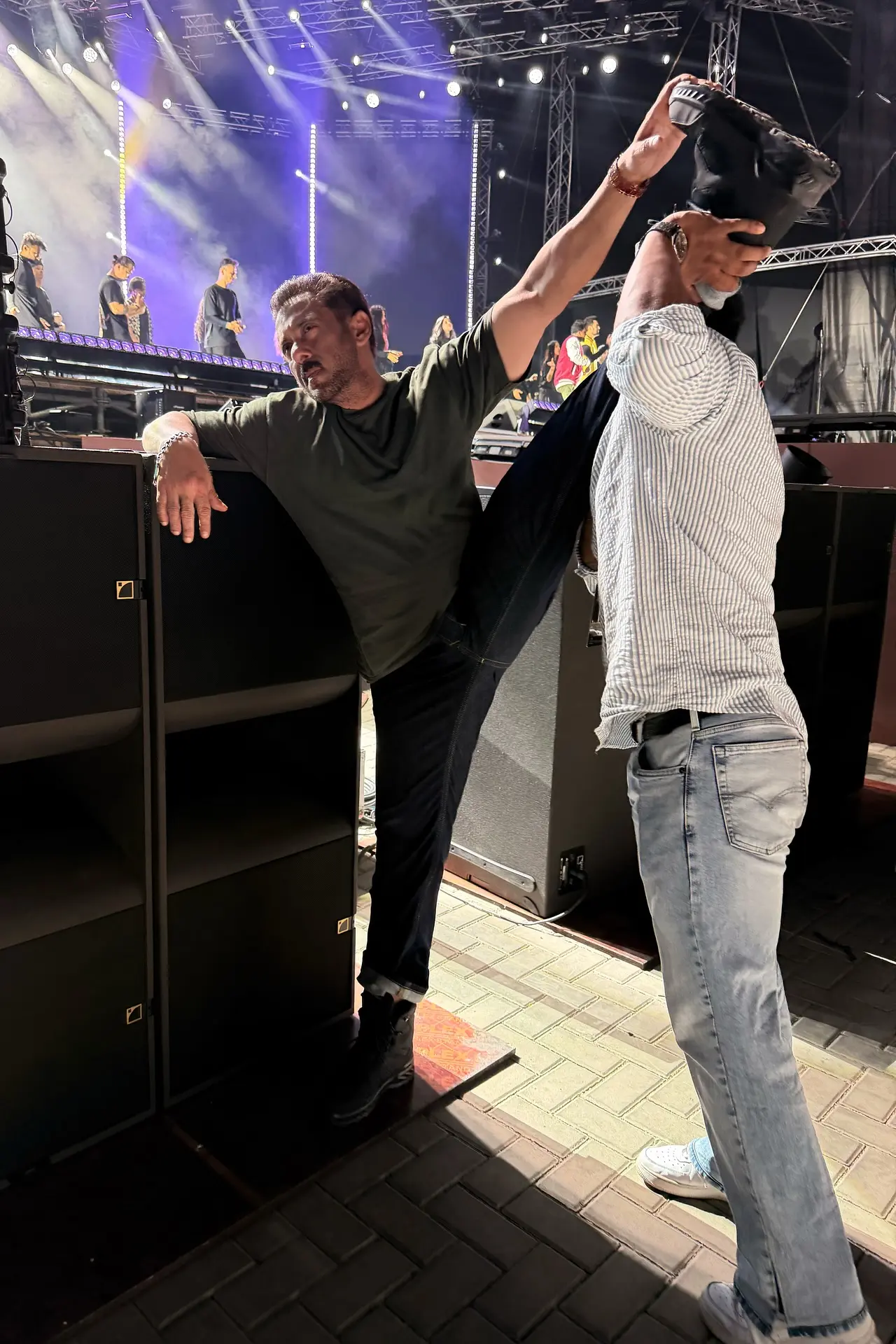 Salman Khan’s Backstage Fun at Da-Bangg Doha